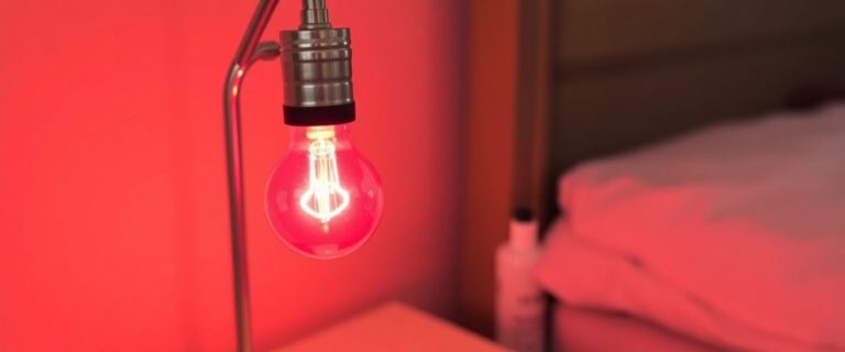 Red Light Therapy Bulbs: How They Work & What to Look For